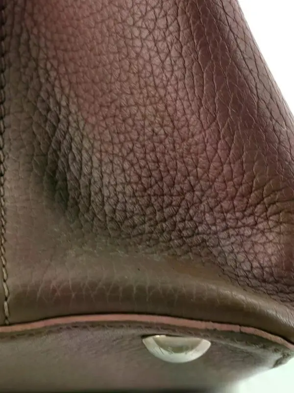 LOUIS VUITTON Capucines Bag Leather Mm Satchel - Neutrals