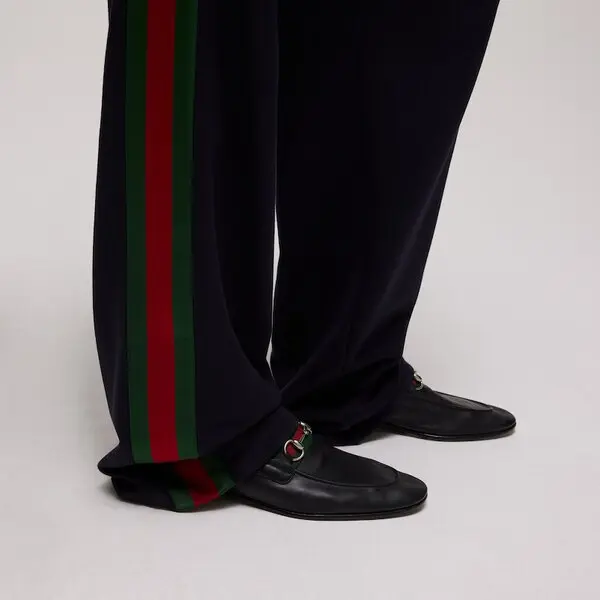 Gucci Leather Loafer With Horsebit Detail - Black