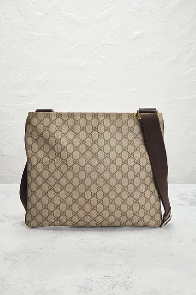Gucci Gg Supreme Canvas Messenger Bag