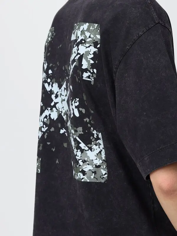 Off-White T-shirt With Graphic Detail