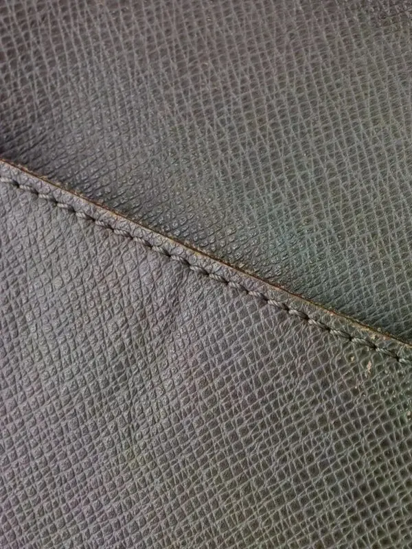 LOUIS VUITTON Roman Handbag Taiga Leather Mm - Grey