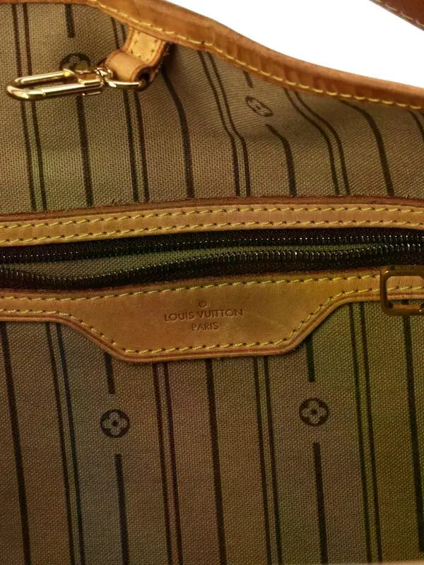 LOUIS VUITTON Monogram Canvas Pm Hobo Bag - Brown