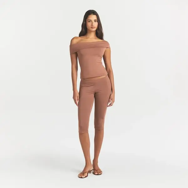 SKIMS Asymmetrical Off The Shoulder Top - Nutmeg