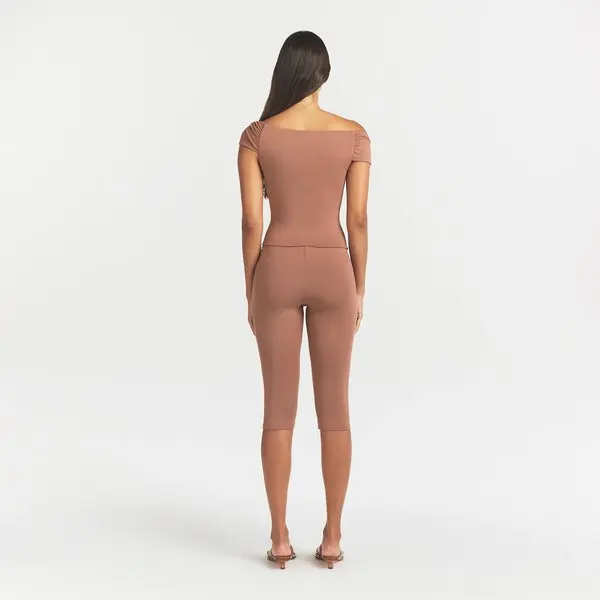 SKIMS Asymmetrical Off The Shoulder Top - Nutmeg