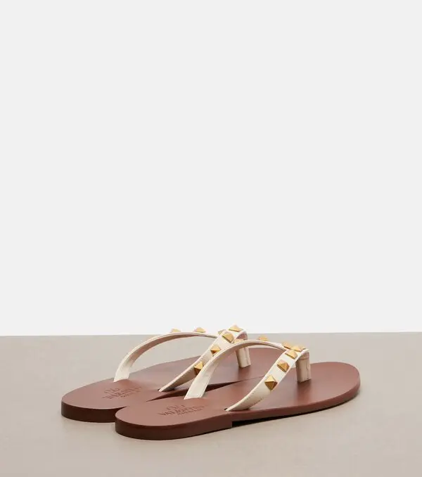 Valentino Garavani Rockstud Leather Thong Sandals - White
