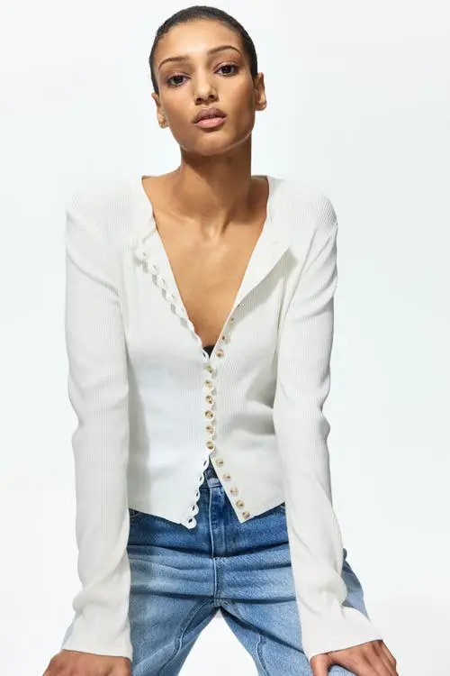 H&m Ribbed Knit Cropped Cardigan With Scalloped Button Detail - Cream