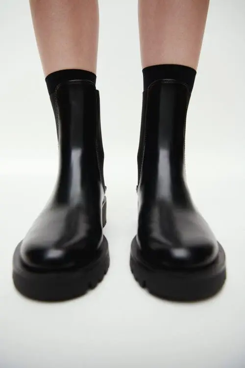 H&M Chelsea Boots With Elasticized Panels