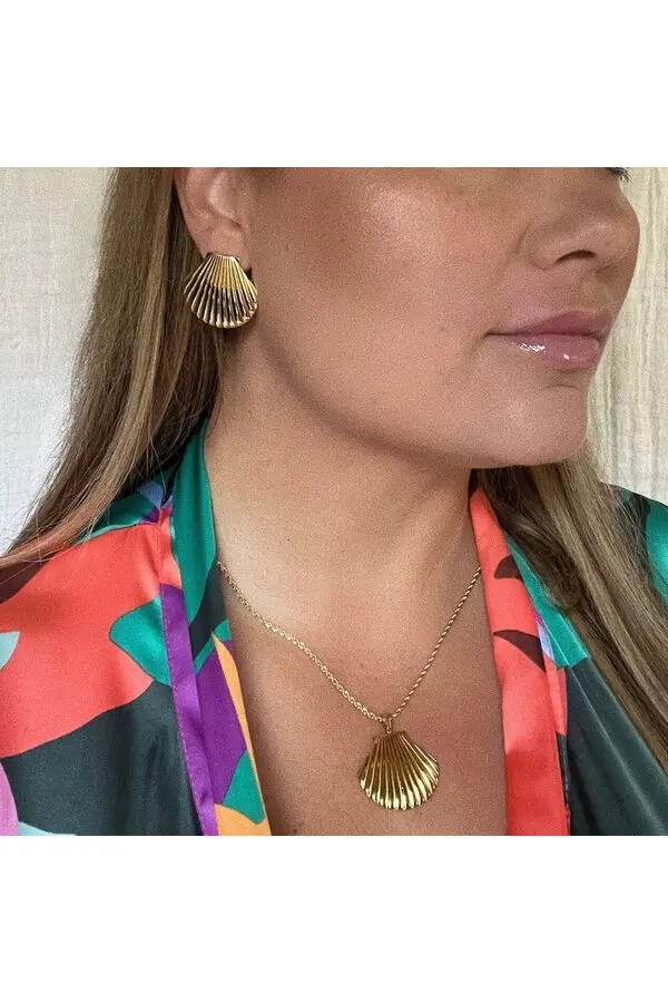 ARELLA La Mer Shell Pendant Necklace