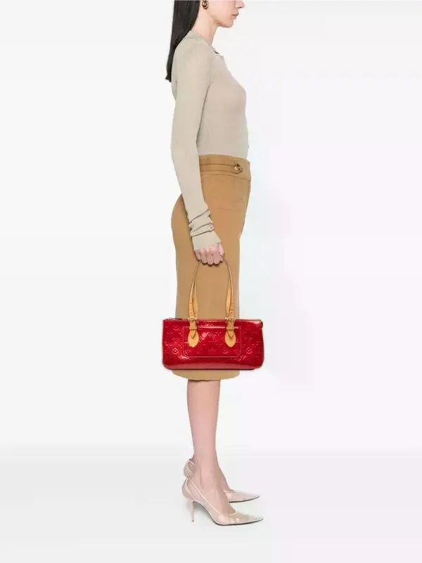 LOUIS VUITTON Monogram Vernis Rosewood Avenue Shoulder Bag - Red