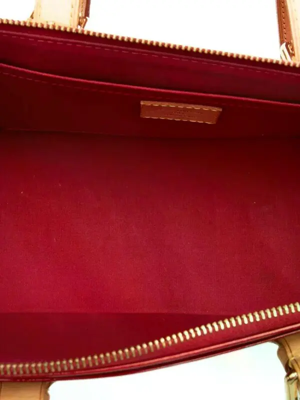 LOUIS VUITTON Monogram Vernis Rosewood Avenue Shoulder Bag - Red