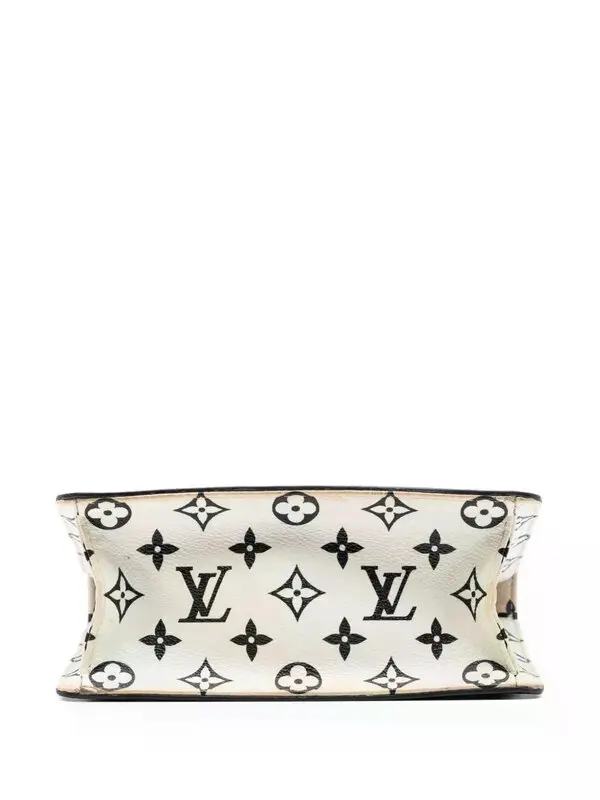 LOUIS VUITTON Monogram Vernis Wynwood Shoulder Bag