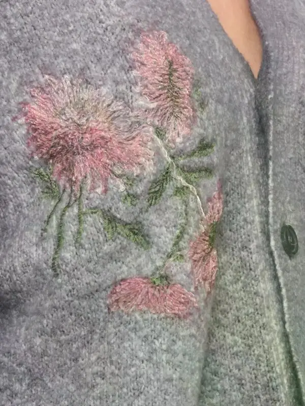 Avant Toi Floral Embroidered V-neck Cardigan