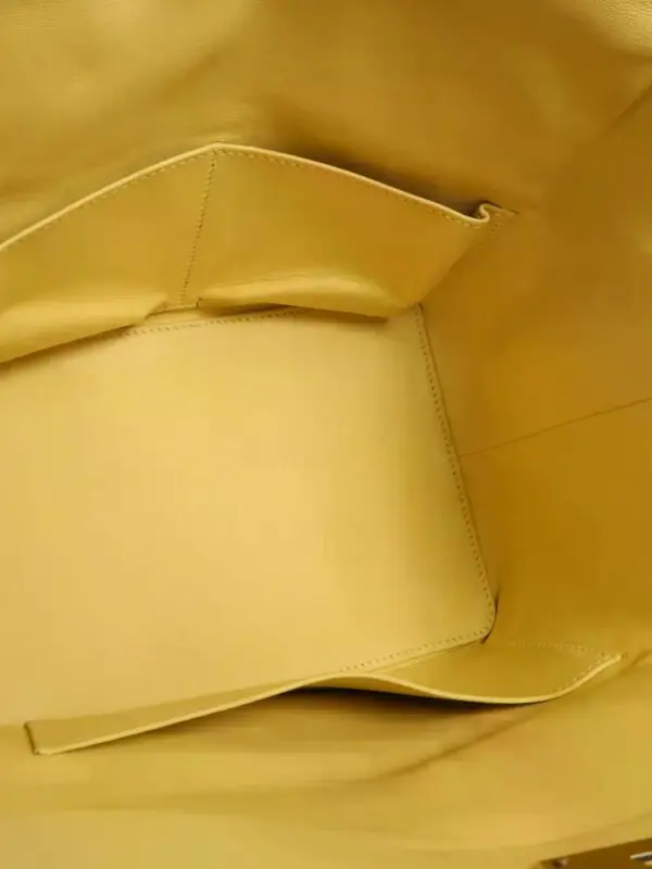 Hermès Toolbox 20 Shoulder Bag