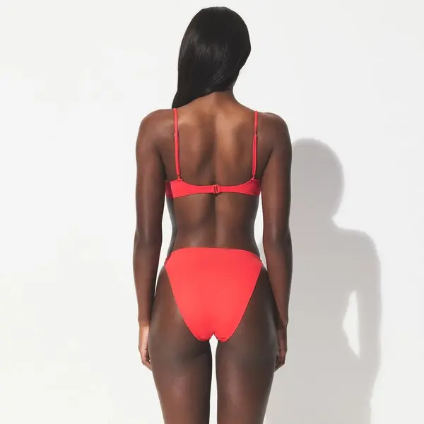 SKIMS Iconic Swim Underwire Bikini Top - Carmine