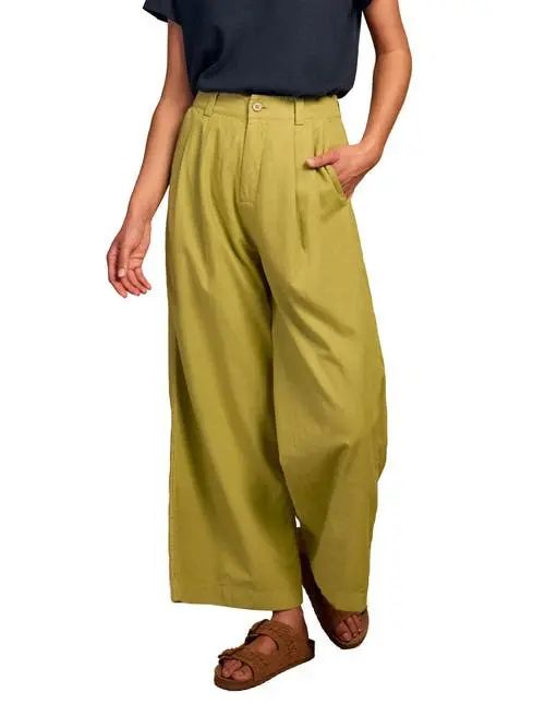 CELTIC & CO. Pleat Front Crop Pants - Bright Khaki