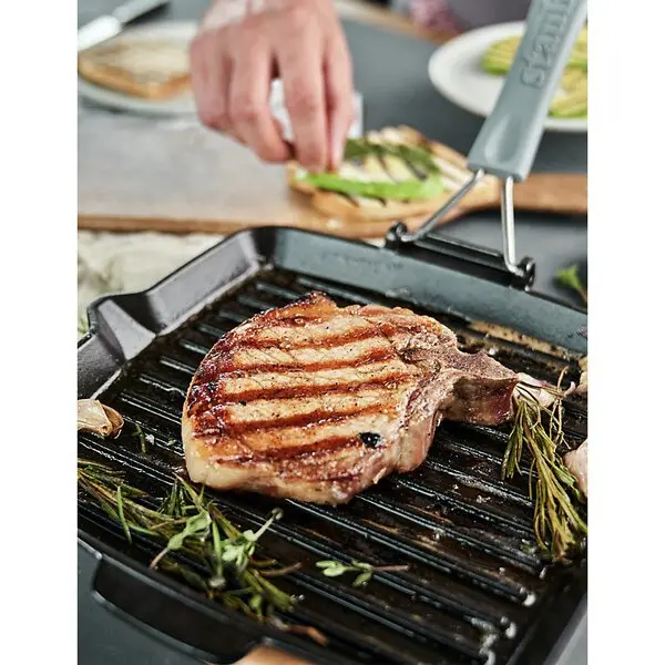 STAUB Square Cast-iron Grill Pan With Pouring Spout 24cm