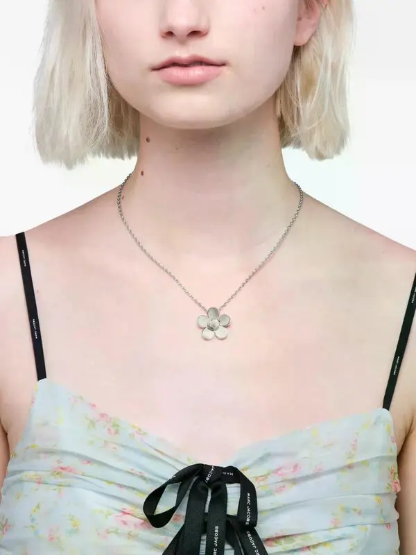 Marc Jacobs Daisy Pendant Necklace - Silver