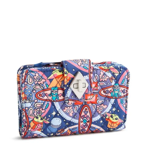 VERA BRADLEY Star Wars Small Turnlock Wallet In Grogu Medallion - Blue