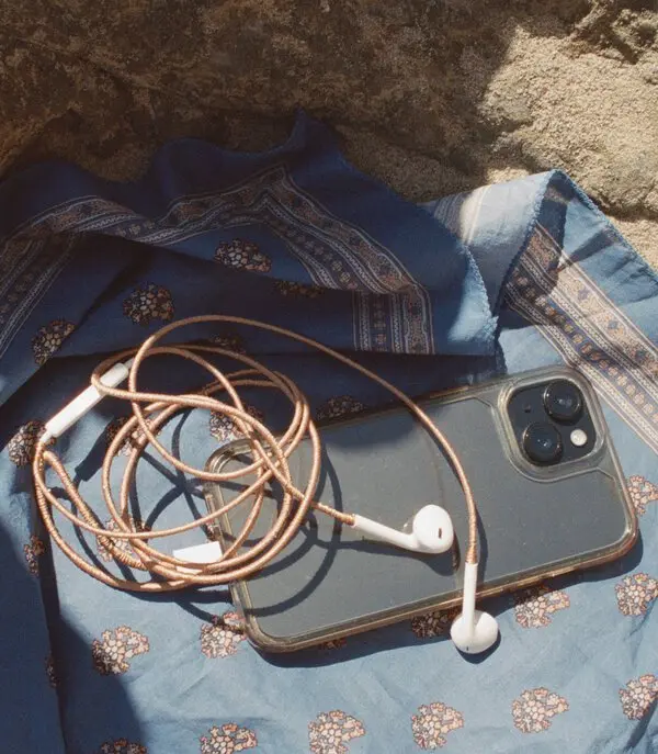 DÔEN Le Pom Pom & Headphones