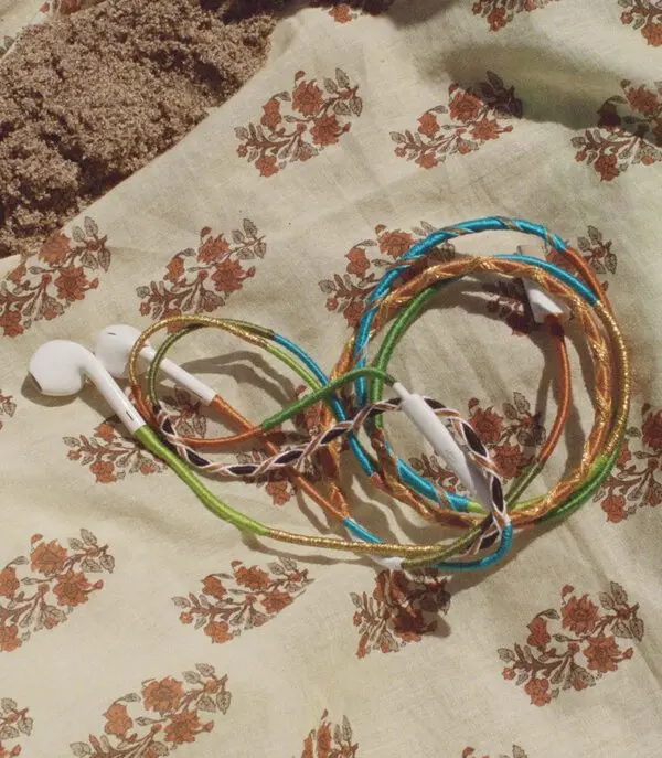 DÔEN Le Pom Pom & Headphones