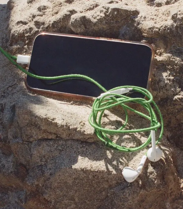 DÔEN Le Pom Pom & Headphones