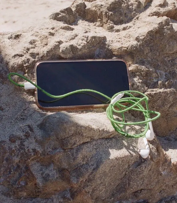 DÔEN Le Pom Pom & Headphones