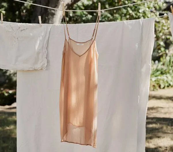 DÔEN Short V-neck Slip - Sand Dollar