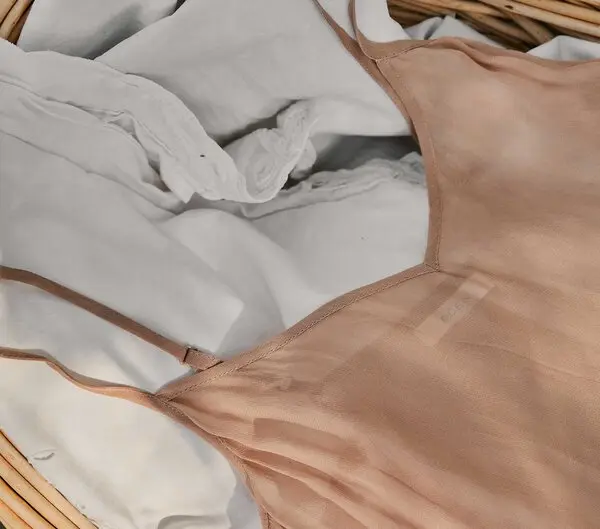DÔEN Short V-neck Slip