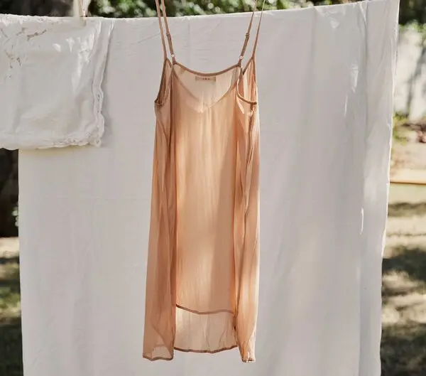 DÔEN Short V-neck Slip