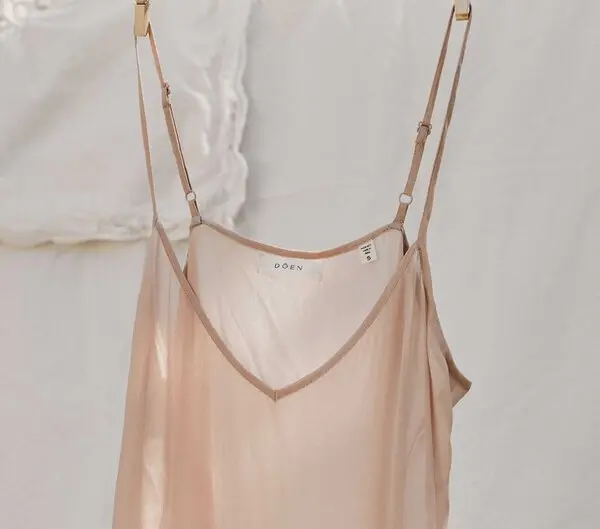DÔEN Short Deep V-neck Slip