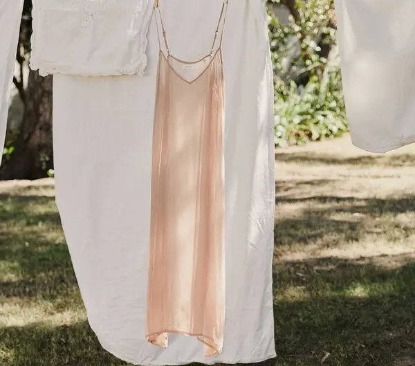 DÔEN Long Deep V-neck Slip - Conch