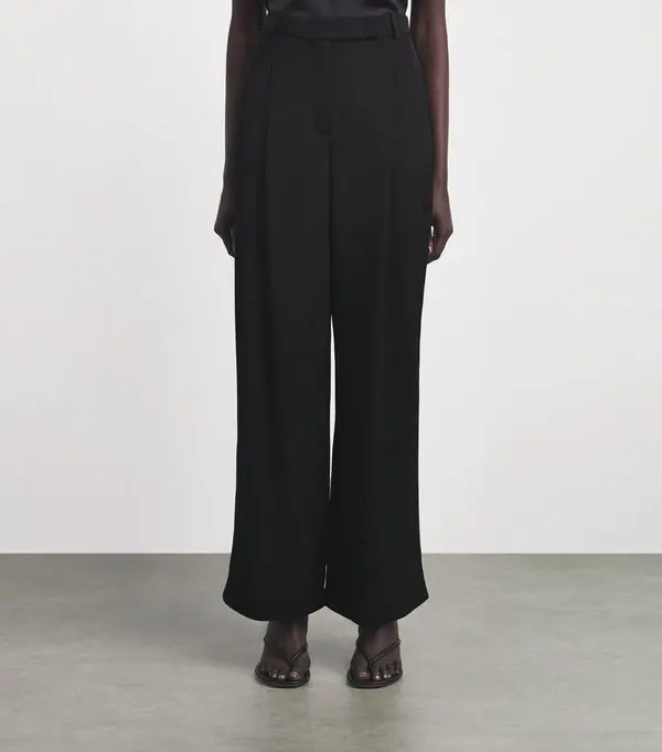 Eleventy Pleated Straight Leg Trousers