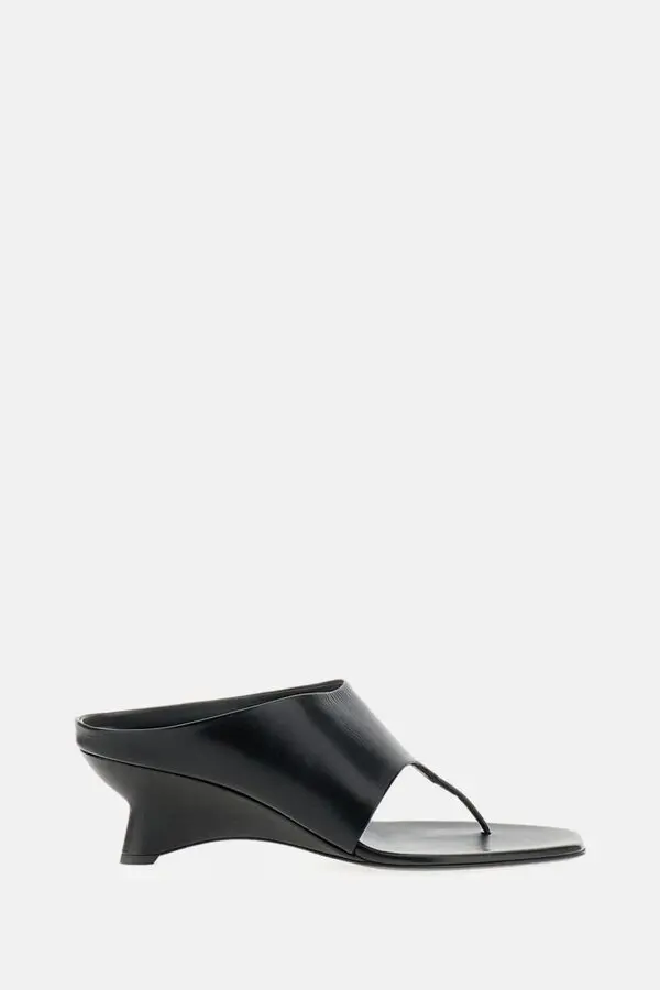 Khaite Marlow Mule 55 In Shiny Leather - Black