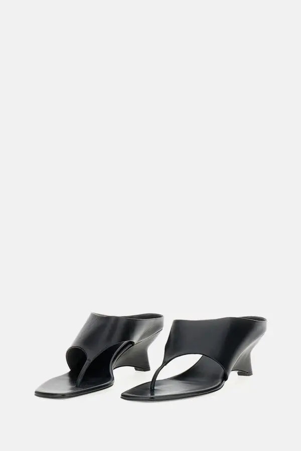 Khaite Marlow Mule 55 In Shiny Leather - Black