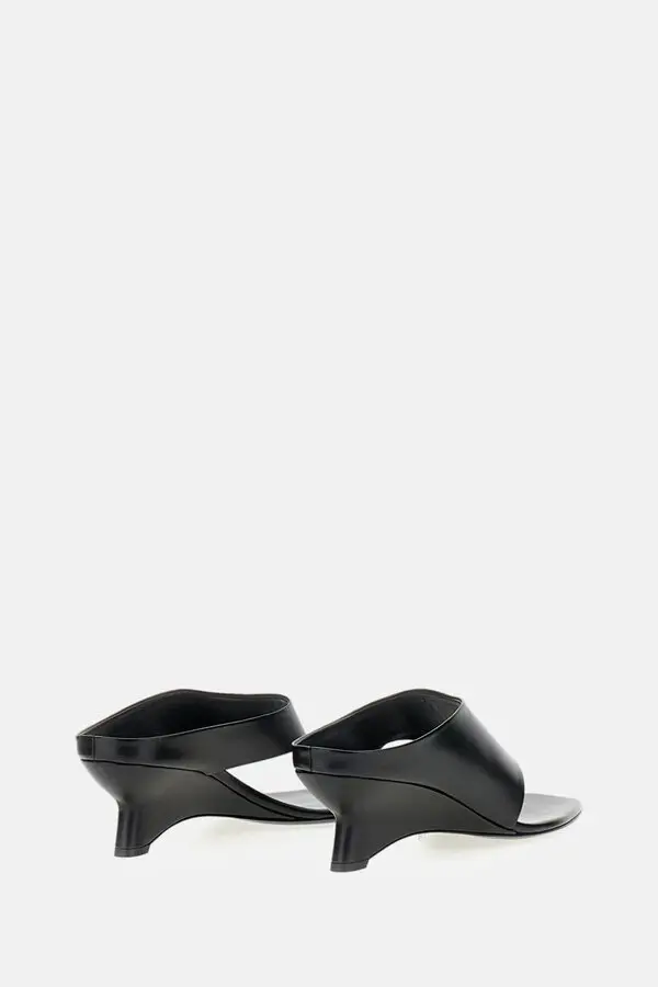 Khaite Marlow Mule 55 In Shiny Leather - Black