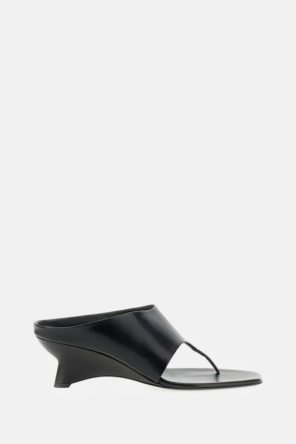 Khaite Marlow Mule 55 In Shiny Leather - Black