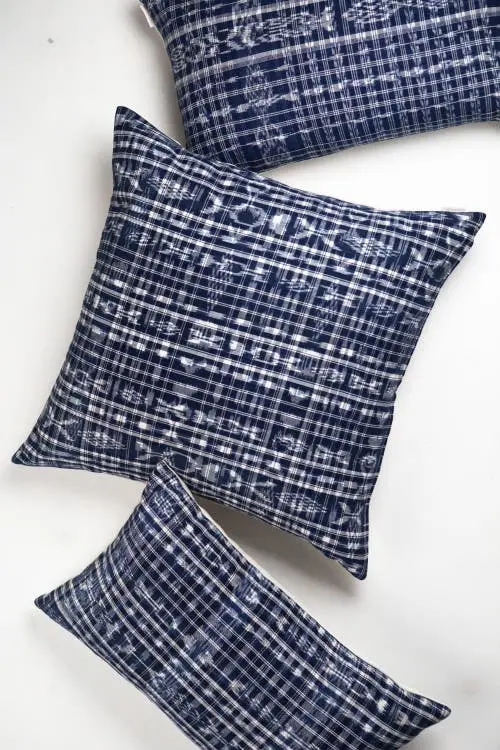 ARCHIVE NEW YORK Vintage Ikat Corte Plaid Handwoven Cotton Throw Pillow - Blue