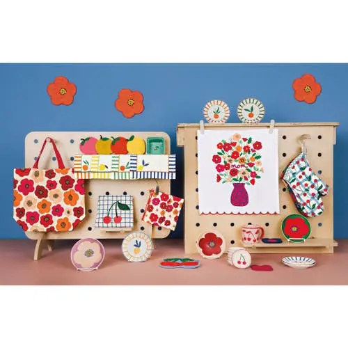 DANICA BRANDS Set Of 12 Appie Plates Burst