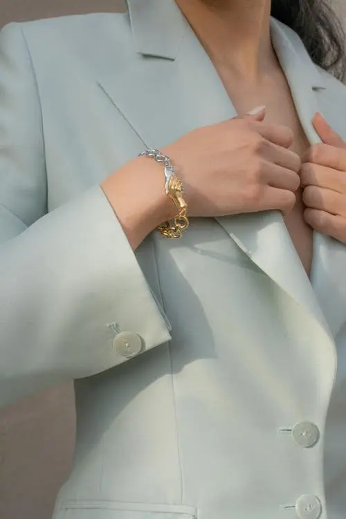 MLE Gentlewoman's Agreement Bracelet With Clasped-hand Motif - Duet