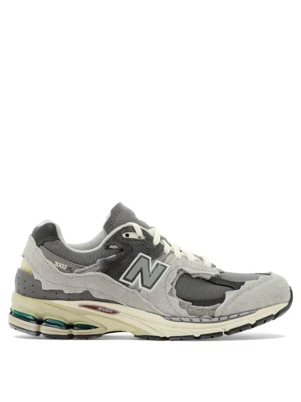 NEW BALANCE 2002r Protection Pack Low Top Sneakers - Grey