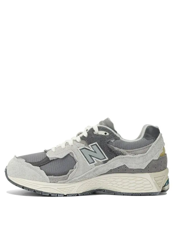 NEW BALANCE 2002r Protection Pack Low Top Sneakers - Grey