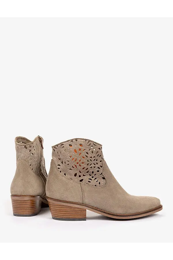Penelope Chilvers Cassidy Cutout Ankle Boots - Camel