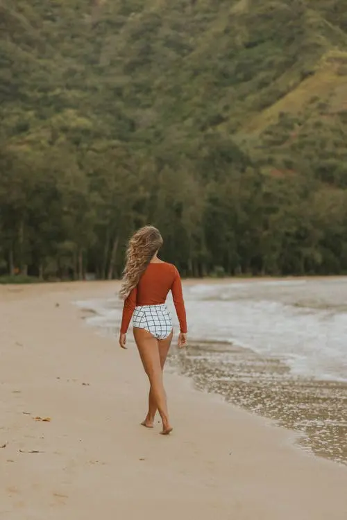 GEODE SWIMWEAR Kokkini Long Sleeve Rashguard Top