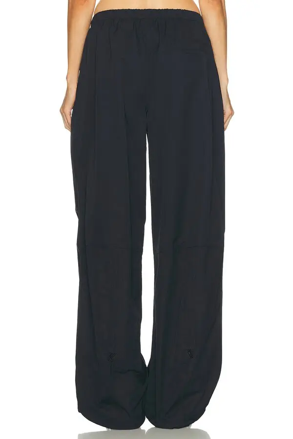 On Parachute Pant