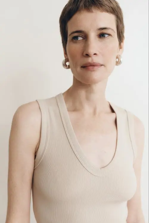 VIR VITA Kana Ribbed Scoop Neck Tank
