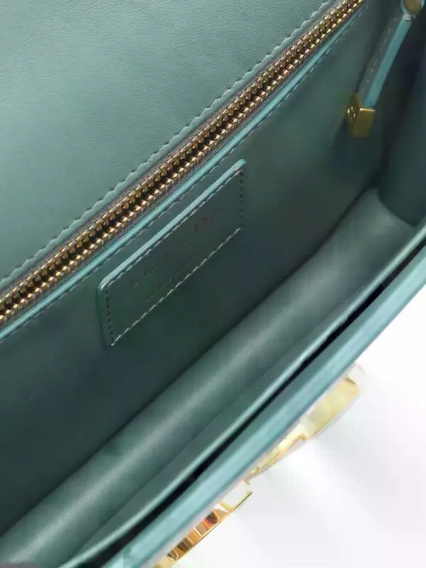 Dior 30 Montaigne Flap Crossbody Bag - Green