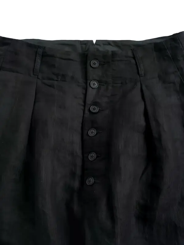 KLASICA Pleated Buttoned Shorts