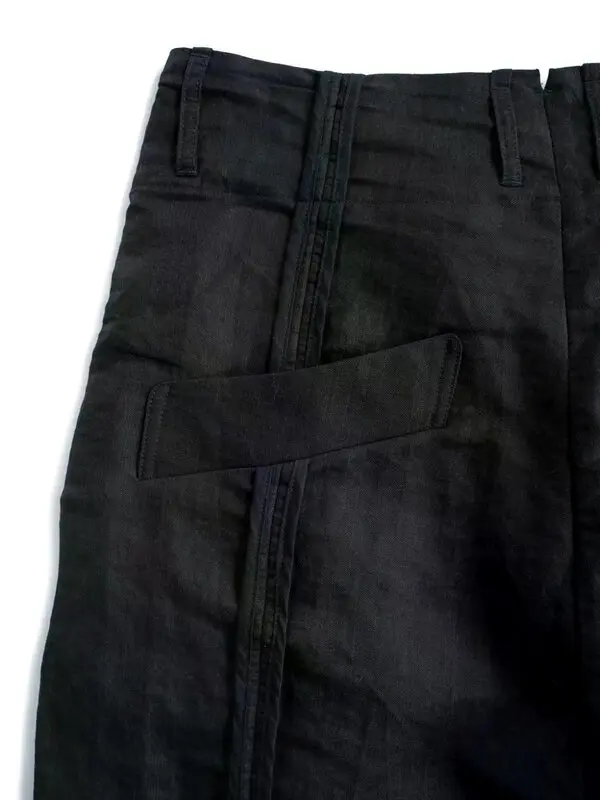 KLASICA Pleated Buttoned Shorts