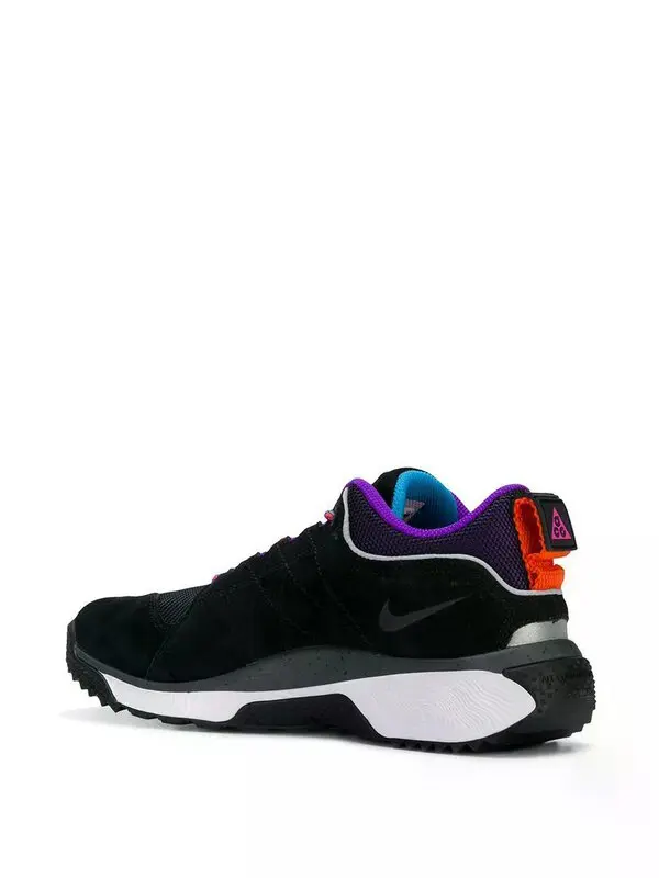 Nike Dog Mountain Sneakers