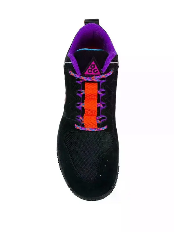 Nike Dog Mountain Sneakers